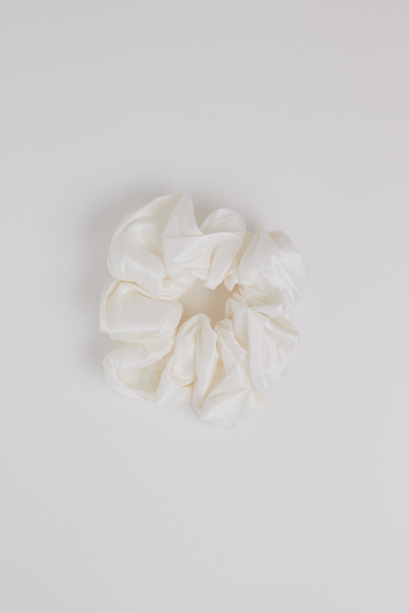Sommer | Pien Studios White Taffeta Scrunchie